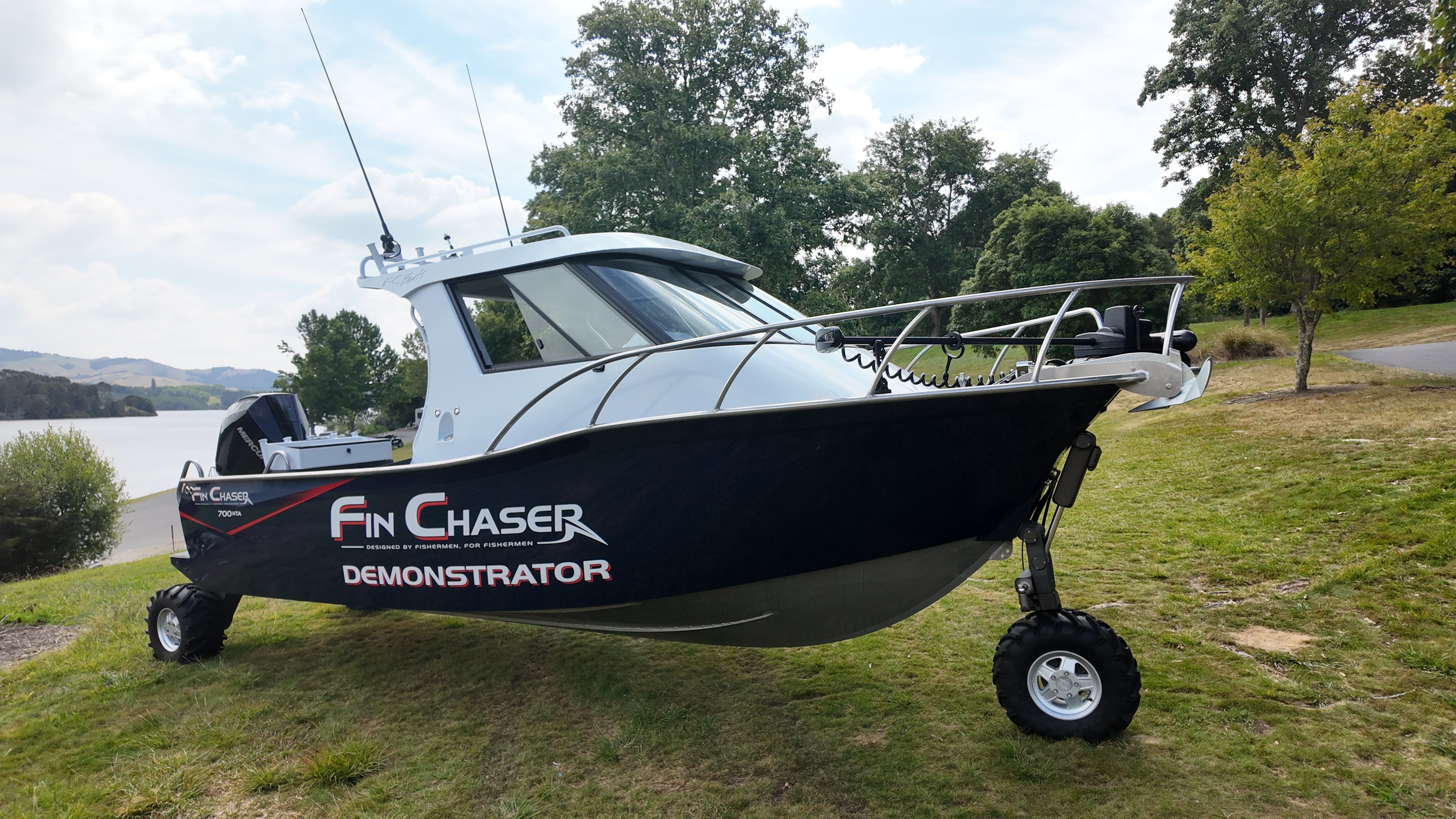 Fin Chaser | FC 700 Hardtop Amphibious